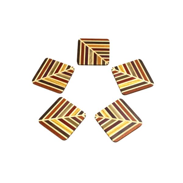 サイズ：79x79x5 mm【備考】天然の素材を用いた手作り品のため、色・柄・大きさはホームページ上の写真や表記と異なる場合がございます。