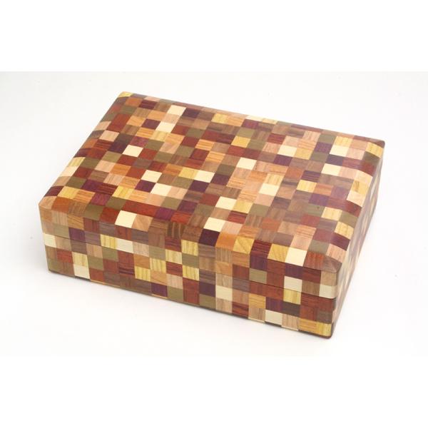 サイズ：（外寸）214x155x67 mmサイズ：（内寸）201x140x43 mm【備考】天然の素材を用いた手作り品のため、色・柄・大きさはホームページ上の写真や表記と異なる場合がございます。