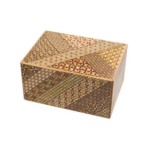 サイズ（外寸）：220x159x114 mmサイズ（内寸）：158x139x85 mm【備考】天然の素材を用いた手作り品のため、色・柄・大きさはホームページ上の写真や表記と異なる場合がございます。