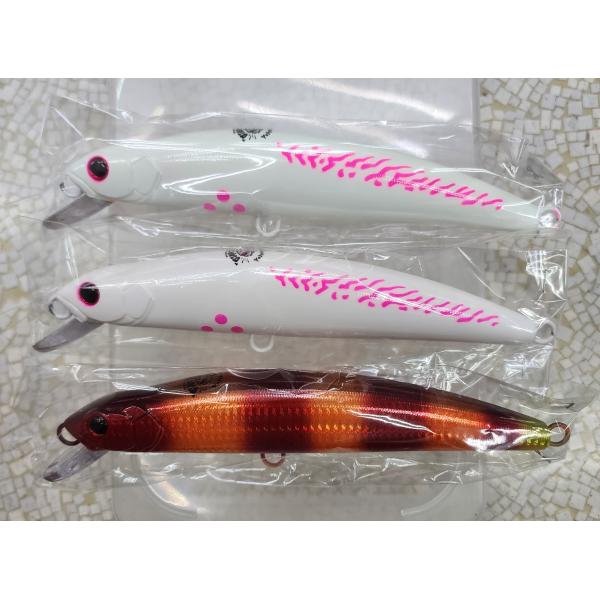 ターゲットはGTなどの鯵類や磯マグロ、キハダなどと多種多彩！何でも釣れるから怖い！！ボリュームあるボディはオーバー過ぎる波動のあるアクションを生み、魚を引き出す力を持っています今シーズンもあなたの遠征にお供します！磯や堤防で足元までしっかり...