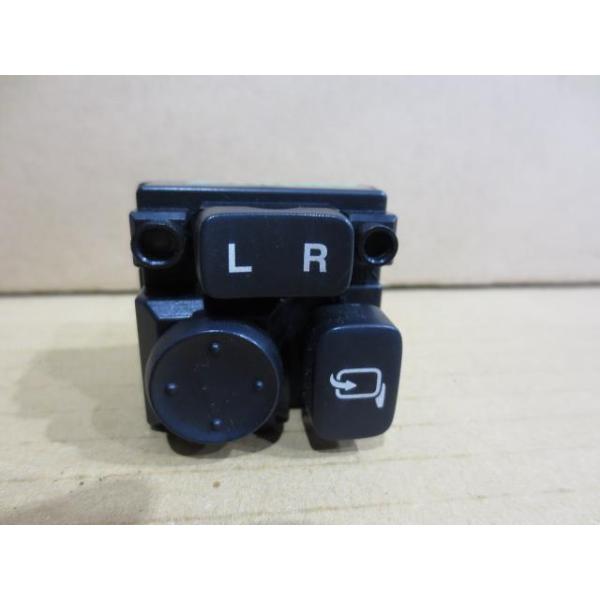 **** 商品説明を必ずご確認ください ****部品管理番号：000001544361850メーカー純正品番：37950-58J00部品名：ドアミラースイッチ部品メーカー品番：37950-58J0部品区分：リサイクル品管理品番：15443車...