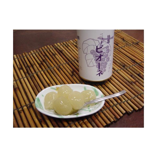 岡山特産ニューピオーネの大粒で甘く、柔らかく、とろりとした味覚を堪能してください。ニューピオーネと清水白桃とマスカットの缶詰をトッピングして 食後のデザートに、ちょっとしたパーティーにおしゃれに盛り付けてお楽しみ下さい。