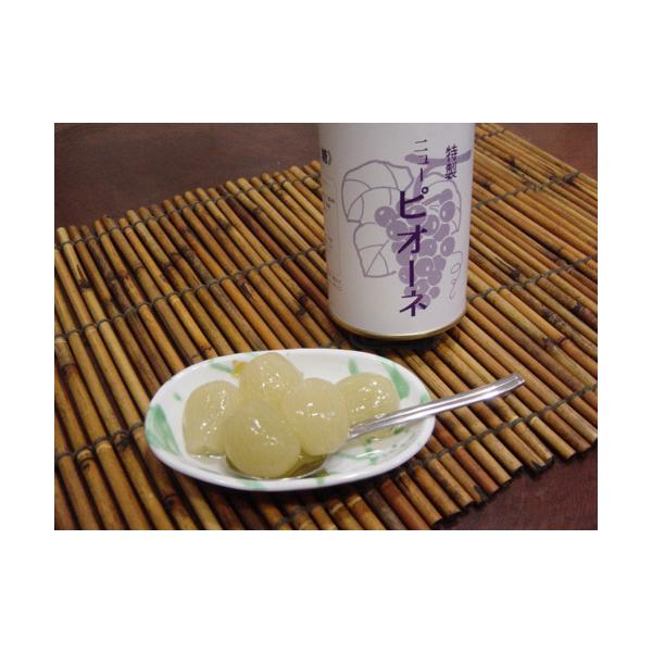 岡山特産ニューピオーネの大粒で甘く、柔らかく、とろりとした味覚を堪能してください。ニューピオーネと清水白桃とマスカットの缶詰をトッピングして 食後のデザートに、ちょっとしたパーティーにおしゃれに盛り付けてお楽しみ下さい。