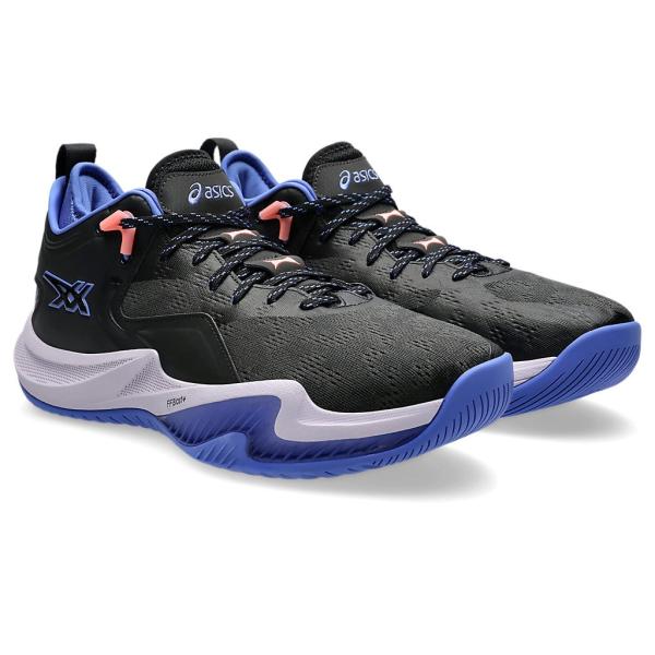 リバウンドなど高さが求められるプレーを得意とするプレーヤーにおすすめのバスケットボールシューズ。ミッドソールにはFF BLAST PLUSを採用し、優れたクッション性はそのままにバウンス性能がアップデート。厚みのあるソールは蹴りだし部分を最...