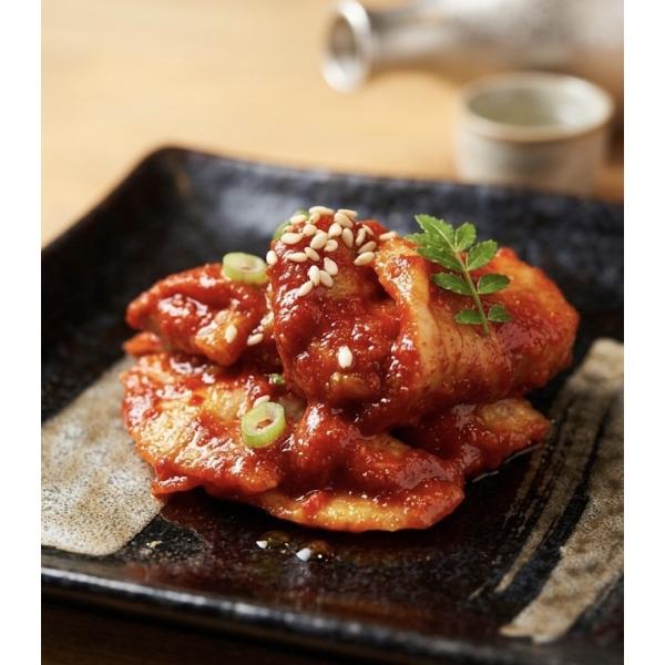 【国産】とり皮キムチ・原材料名：とり皮（国産）、漬け原材料（異性化液糖、ごま油、唐辛子、にんにく、食塩、醸造酢、醤油、たまねぎ、　　　　　　生姜、りんご、砂糖、魚介エキス、たんぱく加水分解物）、調味料（アミノ酸）、酢酸ナトリウム、　　　　　...