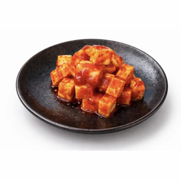 チーズキムチ・原材料名：プロセスチーズ、漬け原材料（異性化液糖、ごま油、唐辛子、にんにく、食塩、醸造酢、醤油、たまねぎ、　　　　　　生姜、りんご、砂糖、魚介エキス、たんぱく加水分解物）、調味料（アミノ酸）、酢酸ナトリウム、増粘多糖　　　　　...