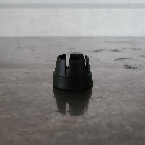 キャンプで大人気の話題のランタン『GoalZero（ゴールゼロ）Lighthouse Micro FLASH』をおしゃれに彩るアイテムです。裏にネジ穴があり三脚を脚にしてテーブルランタンとして使うのもGOOD！マグネットが付いているのでひっ...