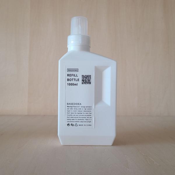 シンプルな洗濯洗剤ボトル。1000mlと大容量なので詰め替えに便利♪※この商品には洗剤は入っていません。空容器です。対応液剤：洗濯洗剤・柔軟剤・漂白剤など寸法：φW103mm×D70mm×H234mm容量：1000ml材質 ：プラスチック原...