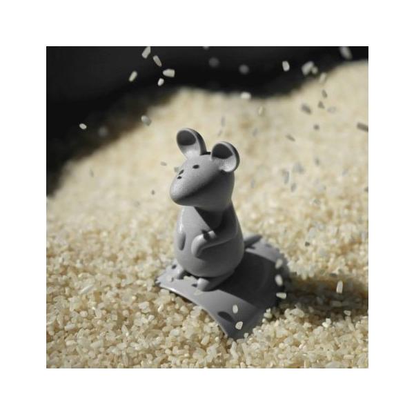 「”LUCKY MOUSE(ラッキーマウス)”ねずみは東洋で幸運の動物としても様々な言い伝えやお話しがあります。干支の競争でも少々ずるがしこいですが利口な発想で一等賞になりますよね。ケースのなかで大好きな食料に囲まれたねずみはとっても幸せそ...