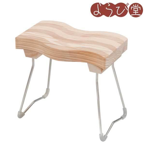 柔らかな波型ウェーブデザインが特徴的な木製風呂イス。●サイズ：約32×21×H30cm●材質：スギ、ステンレス（樹脂製保護カバー付）●塗装：なし●製造地：日本製［検索ワード］とのの、tonono、木曽、白木、国産
