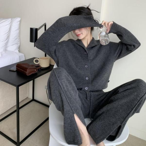 商品名：ニットセットアップ素材：アクリル+ポリエステルカラー：写真参考サイズ(cm)：F　トップス着丈60　バスト108　パンツ着丈96　ウエスト60ー90