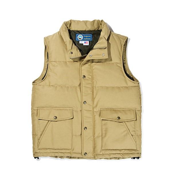 ロクヨンクロスで仕立てられた、クラシカルなダウンベストです。大きめのフロントポケットはサイド側からも使用可能。素材には、高品質800フィルパワーのグースダウンが使用され、保温性に優れています！米国製のダウンジャケットやベストを製造できる工場...
