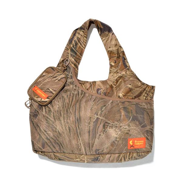 大容量ながら、軽量かつコンパクトをコンセプトにしたエコバッグ、マーケットトートです。キャンプに行く道中の買い出し用に、大きな物でもしっかり納められる、アウトドアテイストのエコバッグをイメージ。例えば、途中、道の駅で見つけた新鮮野菜や果物など...