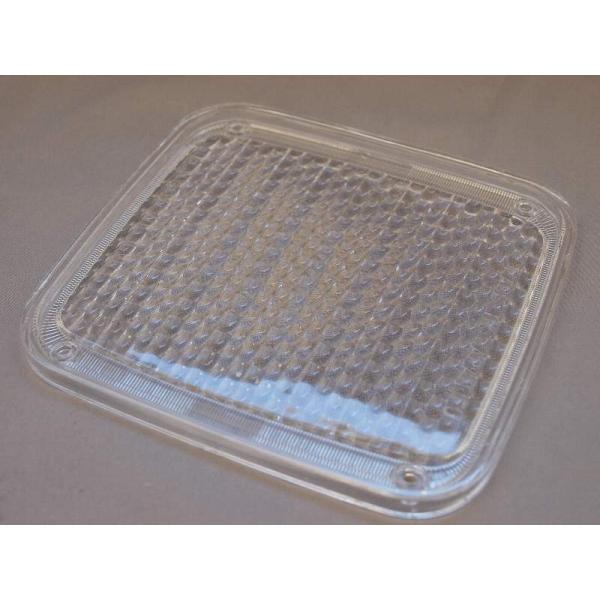 トラック用テールレンズ　補修部品市光　ICHIKO　IKI　テール用トラック用テールレンズIKI（ICHIKO 市光）　と刻印のあるテールに使用してください。レンズサイズ　145×155ｍｍネジ穴とネジ穴の間隔　　　縦120ｍｍ　横113ｍ...