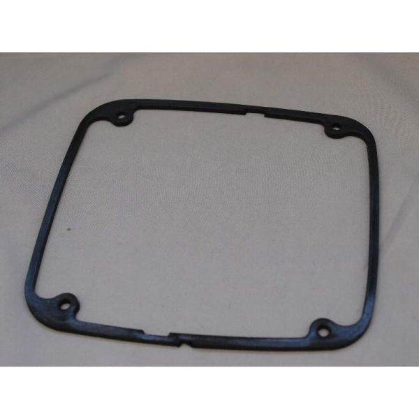 トラック用テールレンズ　補修部品市光　ICHIKO　IKI　テール用パッキントラック用テールレンズパッキンIKI（ICHIKO 市光）　と刻印のあるテールに使用してください。レンズサイズ　145×155ｍｍネジ穴とネジ穴の間隔　　　縦120...