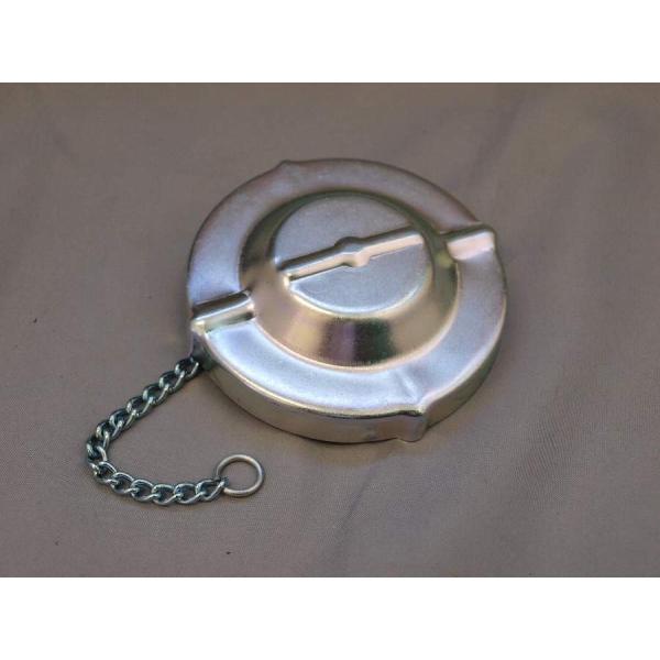 トラック用燃料タンクのキャップ。外径90ｍｍ　内径59ｍｍ　サイズ画像をご確認の上ご注文ください。燃料タンクキャップの適合資料はありません。現車合わせとなりますので、サイズを十分ご確認下さい。給油口が内径84ｍｍ　2本爪に使えます100ｍｍ...