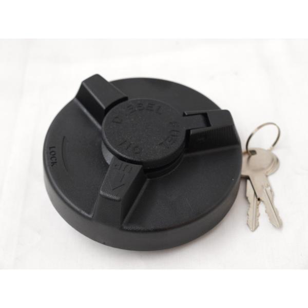 トラック用燃料タンクのキャップ。口径100ｍｍ樹脂製　３本ツメ　サイズ画像をご確認の上ご注文ください。燃料タンクキャップの適合資料はありません。現車合わせとなりますので、サイズを十分ご確認下さい。給油口が100φに使えますメーカー　宝栄工業...