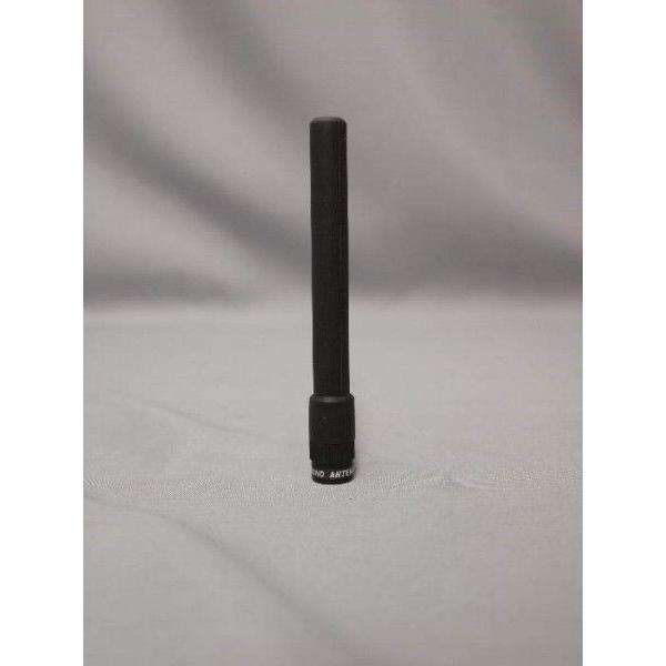 ●50/144/430MHz帯コンパクトハンディーアンテナ●耐入力:6W FM●インピーダンス:50Ω●全長：10.9cm●重量：29g●接栓:SMA-P●形式:1/4λ、エアーバンド/150/300/450/800/900MHz帯受信対応...