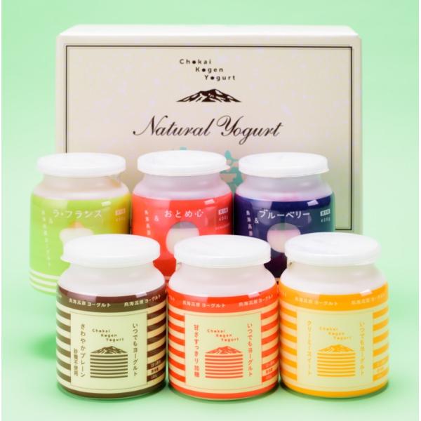 美味しいヨーグルトを贈るなら鳥海高原ヨーグルトギフトセット！作りたてをギフト箱に詰めて直送いたします。搾りたての生乳の味が楽しめるソフトヨーグルトと、山形産フルーツの果肉たっぷり入ったソースをヨーグルトにのせた二層仕立てのヨーグルトのアソー...