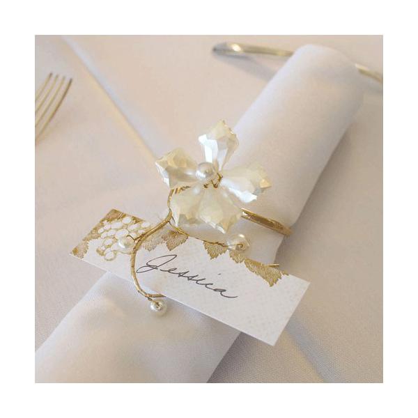 ゴールドにシェルパール風のお花がかわいいミニリング。好きな角度に曲げられますので、ナプキンリングにも、カード立てにも使えます。■ゴールドのワイヤー、プラスチック製パール■リングの直径約5cm、8個セット■直径は若干のロット差があります。