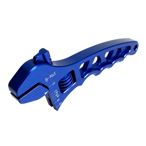 【調整範囲】AN12 AN10 AN8 AN6 AN4 AN3【カラー】ブルー【重量】約130g握りやすいグリップ！フィッティング用のアルミ製モンキーレンチです。フィッティング部の締め付け時に傷が付きにくいアルミ製です。サイズが分かるメモリ...