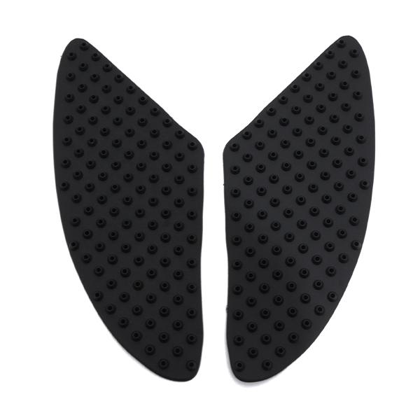 ・【カラー】：ブラック※取付の際は貼り付け面の汚れや油脂をしっかりと除去し貼り付けて下さい。・■セット内容：左右セットニーグリップパッド ブラックになります。ベルトのバックルやニーグリップによるフューエルタンクへのキズ防止に。■送料：350...