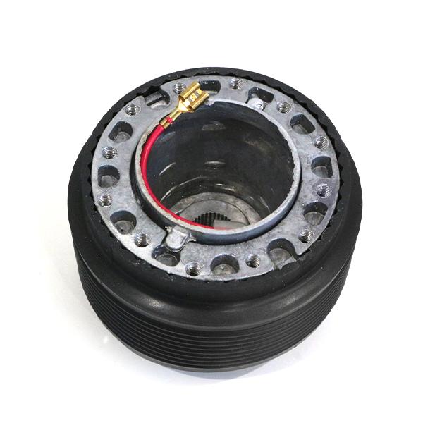 ■参考適合車種■・メーカー：トヨタ・車種：ダイナ(カムロード)4WD含む ハイエーストラック・型式：U94系・年式：5.〜・備考：トラック用ボス・装備：エアバック無純正にはないドライビング感覚を楽しみたい方のステアリング交換に欠かすことので...