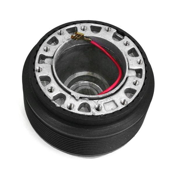 ■参考適合車種■・メーカー：マツダ・車種：ペルソナ・型式：MAEP系・年式：63.11〜4.2純正にはないドライビング感覚を楽しみたい方のステアリング交換に欠かすことのできないステアリングボスです。ナルディ（NARDI）モモ（MOMO）イタ...