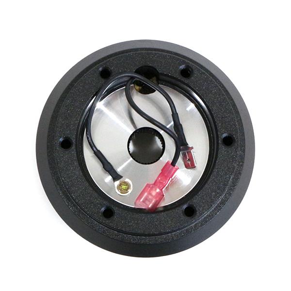 ■参考適合車種■・メーカー：スバル 三菱・備考：※momoピッチに対応します。 ナルディピッチはスペーサーなどで変換してご使用ください。・厚さ：約29mmスバル/三菱 薄型 ショート ステアリングボスになります。通常のボスより薄型の為、ディ...