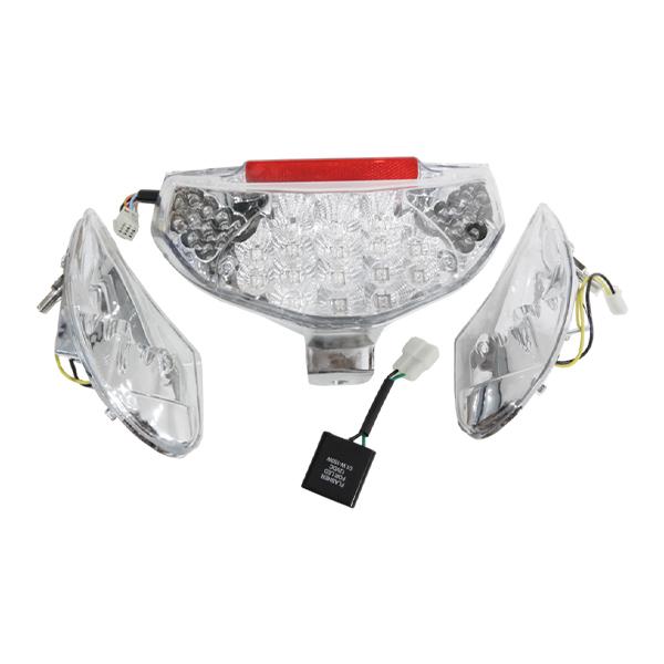 ・商品仕様：【セット内容】レンズはクリアですが、点灯時はテールは赤、ウインカーはオレンジです。・LEDテール（ブレーキ・リアウインカー・ナンバー灯もLED）・LEDフロントウインカー左/右・V125専用LED（ハイフラ防止の低電圧用）ウイン...