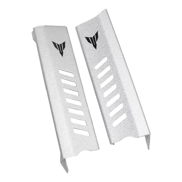 ・商品仕様：【適合車種】ＭＴ−０９【材質】アルミ■セット内容左右セット新品 ヤマハ MT-09 ラジエターカバー ラジエーター シルバークールなデザインでサイドビューをドレスアップするアイテム。ラジエター両端に取付けます。■送料：850円(...