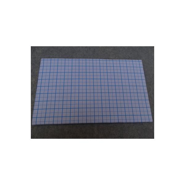 一般家庭で定番の人気のサイズのアイロン台です！！サイズ：７６ｃｍ×４６ｃｍ厚さがわずか３ｃｍなので、狭い隙間に収納できます。とってもシンプルな作りですが、しっかりと張られた布、アイロン台としての適度な固さ、が好評！お客様のご要望で完成しまし...