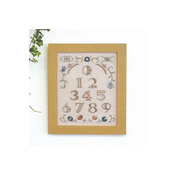 フランス刺しゅうでよく使うステッチを習得できる、刺しゅうサンプラーキットです。取り組みたいレベルや柄にあわせて、3種類からお選びいただけます。刺し終わった布は刺しゅうに取り組んだ成果として、別売りのフレーム(W-25白木)に入れてぜひ飾って...