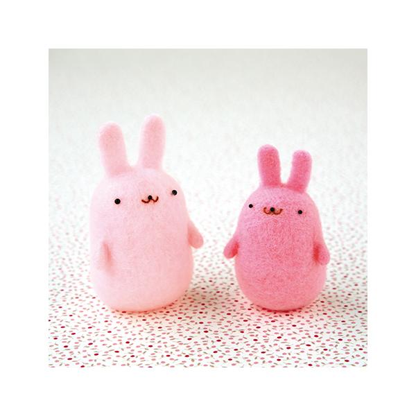 ペレット入りだから指でゆらすと起き上がりこぶしのようにコロコロゆれる、ぷにゅぷにゅマスコット。アクレーヌだから、早くて簡単。大人から子供まで楽しめます。●サイズ/大:高さ約10.6cm、小:高さ約9cm●パック内容/アクレーヌ、ペレット、テ...