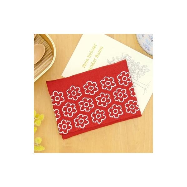 「一目刺し」とは、刺し子の技法のひとつで、一定の針目で縦、横、斜めと同じ方向を順に刺していく技法です。コースターやふきんなど、身近なものから刺し子を取り入れて、日々の暮らしに彩りを添えてみませんか。<出来上がり寸法>約縦9cmx...