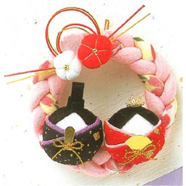 ちりめんで作る可愛いお雛様のリース。商品詳細サイズ 約縦10ｘ横10ｃｍホビータイム 40分