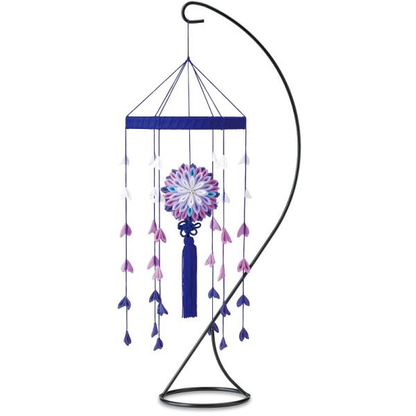 ちりめんで作る、愛らしいつまみ細工シリーズの新商品です☆つり台(ＴＤ-5：別売品)につまみ細工のお花で作ったまりを飾ると、とても豪華なつるし飾りが出来ます♪生地がカット済みになっているため、準備に手間もかかりません。作り終えた後の達成感で、...