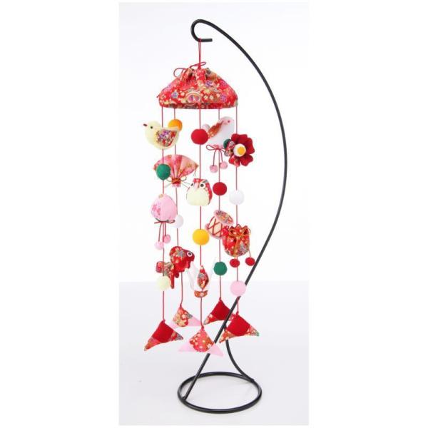 このつるし飾りには、長寿や富に恵まれた幸せな人生を願う意味合いが込められています。1キットで5本の下げ飾りが作ることができ、可愛いモチーフもたくさん使用しているので、とてもお得な商品になっています！つるし飾りを作って、子供や知人にプレゼント...