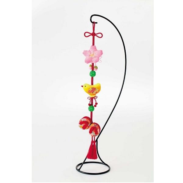 最高級な仕上げのつるし飾りです。全て縫って仕上げる伝統的な作りで、子供の幸せと健やかな成長を願うモチーフに特化したつるし飾りです。【キット内容】ちりめん生地、紐、つるし飾り用揚巻房、刺し目、ボール紙【用意するもの】はさみ、両面テープ、ボンド...