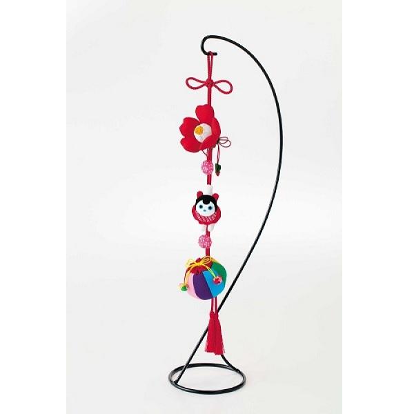 最高級な仕上げのつるし飾りです。全て縫って仕上げる伝統的な作りで、子供の幸せと健やかな成長を願うモチーフに特化したつるし飾りです。【キット内容】ちりめん生地、紐、つるし飾り用揚巻房、ボール紙【用意するもの】はさみ、両面テープ、ボンド、ものさ...