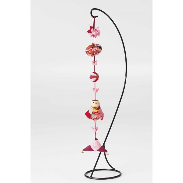 “大切な家族にひと針ひと針心を込めて”我が子の健やかなる成長を願い、飾られたつるし飾り。現代まで受け継がれてきた、かわいい守り神のモチーフひとつひとつに意味があり、優しく、深い思いが込められています。今回は“色”をテーマにしたつるし飾り。“...