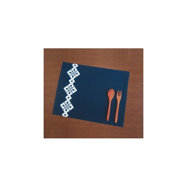 <出来上がり寸法>約縦30cmx横40cm<キット内容>こぎん糸（白糸使用）No.1100布 コングレス(紺)こぎん針図案付説明書<目数>18カウント／1インチ・約70目／10cm<重量>約8...