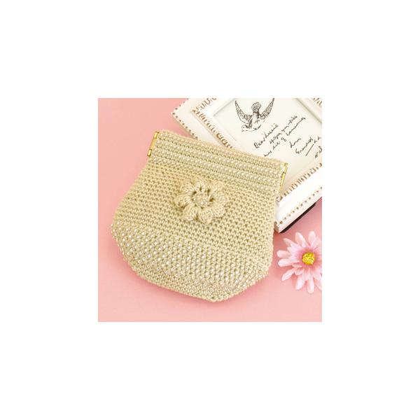 エミーグランデで編むビーズクロッシェキットビーズのきらめきで高級感がプラスされた、エミーグランデシリーズとTakumiLHビーズを使ったビーズクロッシェキットです。<出来上がり寸法>約縦9.5cm×横11cm<デザイン&g...