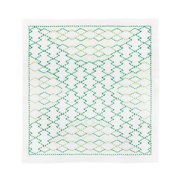 伝統文様と、伝統的な配色のかさねの色目から着想を得て現代風にデザインした刺し子花ふきんです。永遠の若さを象徴する松の樹皮をかたどった文様と、秋の終わりを告げる落ち葉を連想させる色を組み合わせました。初級〜中級者向け＜出来上がり寸法＞約縦34...