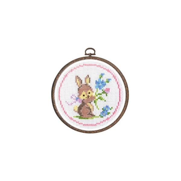 森に住むかわいい動物たちが、やさしいパステルカラーのししゅうキットになりました。はじめての方でも楽しめるかんたんクロス・ステッチキットです。<出来上がり寸法>額内径約15.5cm<キット内容>25番ししゅう糸No.3...