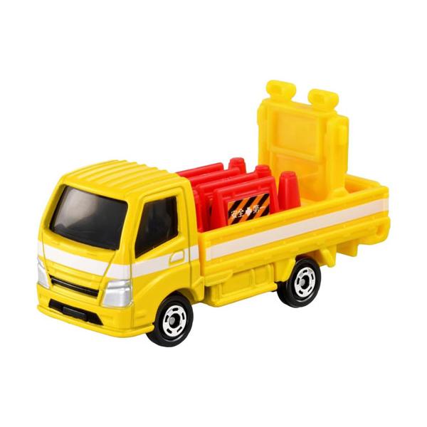 トミカ No.82 道路保安用品運搬トラック 【工事現場 保安部品積み下ろし 表示板展開 電光掲示板昇降 ミニカー 本体 サック箱 自動車 玩具】「道路保安用品運搬トラック」が、トミカになって登場です。■アクション サスペンション/後ろアオ...