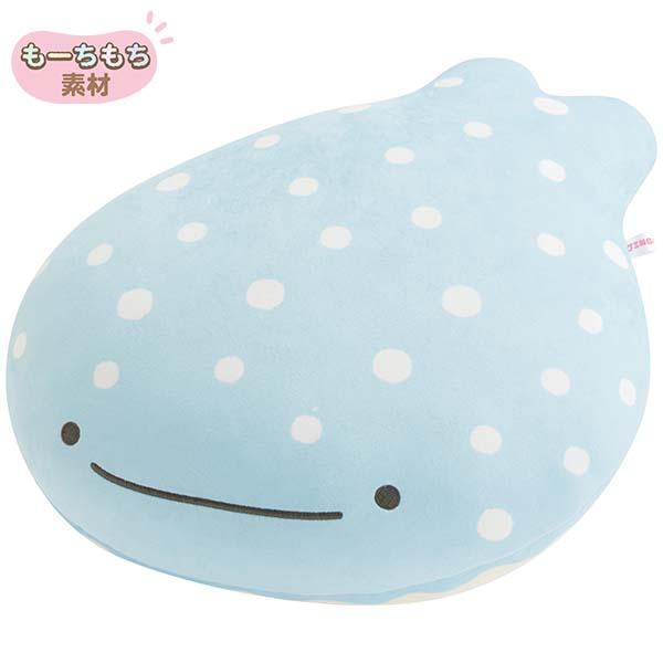 じんべえさん スーパーもーちもちクッション (じんべえさんとどーなつ島) ぬいぐるみ MV72401 【抱き枕 人形 本体 グッズ 雑貨 プレゼント ギフト 玩具】とかげのおうちまでおさんぽしていたすみっコたちは、森の中にある「まんまるレス...