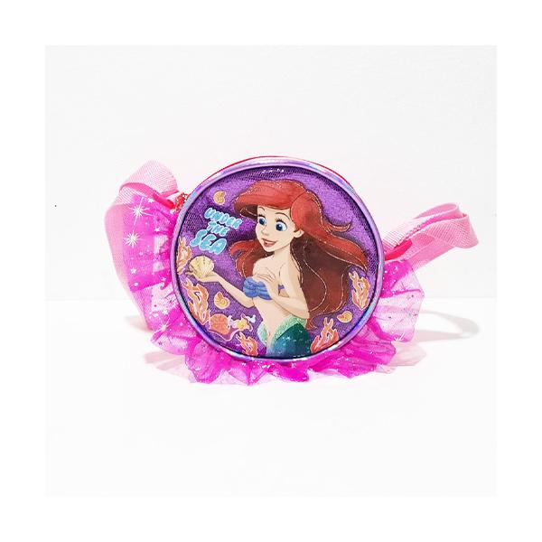 ディズニープリンセス アリエル 丸型ショルダーバッグ(ピンクひらひら) 【ショルダーポーチ 小物入れ 肩掛けバッグ キッズ リトルマーメイド パープル】アリエルの丸型ヒラヒラ付きショルダーバッグです!サイズは通常サイズのポーチにショルダーベ...