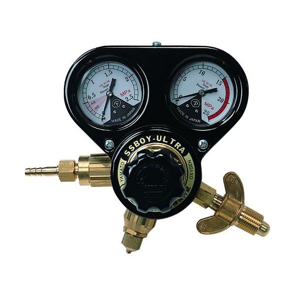 ヤマト産業 酸素調整器（関西式） SSボーイウルトラ SSBU-OXW（乾式安全器内蔵型）です。逆止弁・遮断弁が連動して、ガスの通路を遮断し、逆火を防止できます。新JIS対応品です。乾式安全器内蔵タイプです。酸素ガス用調整器。1次側使用圧力...