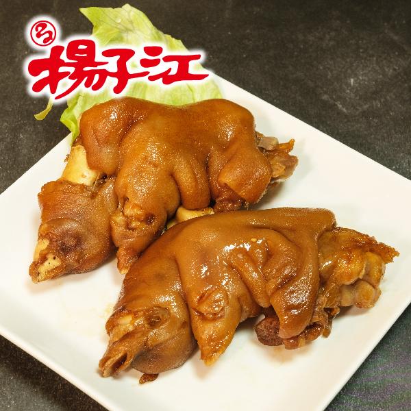【発売日：2023年01月10日】■原材料豚足、砂糖、醤油、食塩、みりん、焼酎、唐辛子、生姜、ゴマ油／調味料（アミノ酸等）、（一部に小麦、大豆を含む）■容量1パック2個入■賞味期限／製造日より60日■保存方法／要冷凍（-18度以下）■配送方...